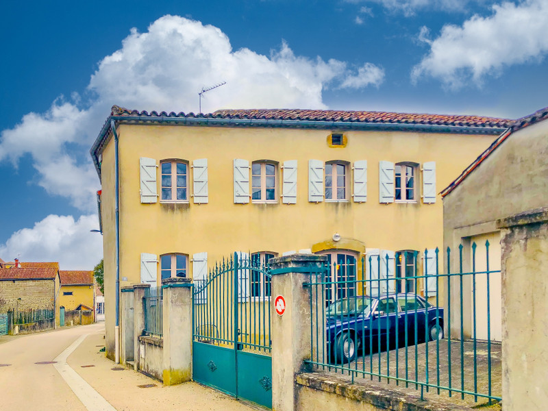 House for sale in Riscle - Gers - Character town house with traditional ...