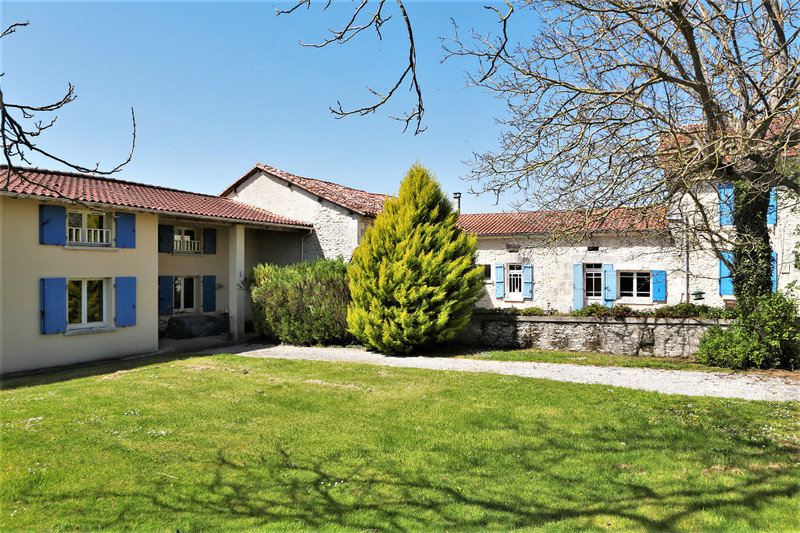House for sale in Verteillac - Dordogne - Excellent private location ...