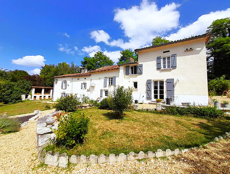House for sale in Verteillac - Dordogne - Five bedroomed renovated ...