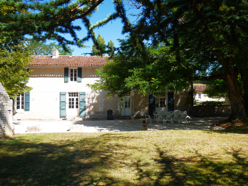 House for sale in Pérignac - Charente - A large family house with ...